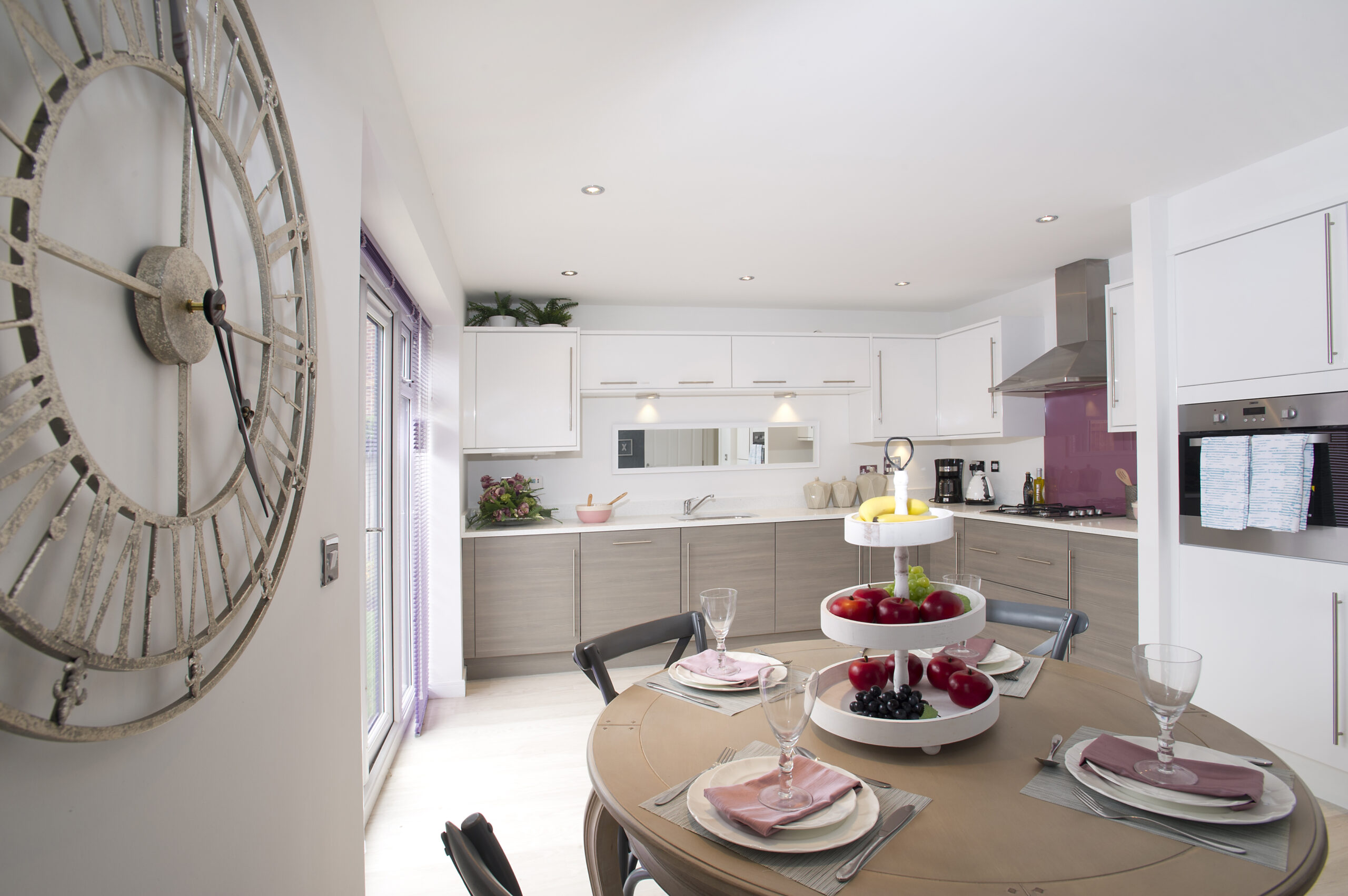 Wood Kitchen: Contrasting Colours and Textures